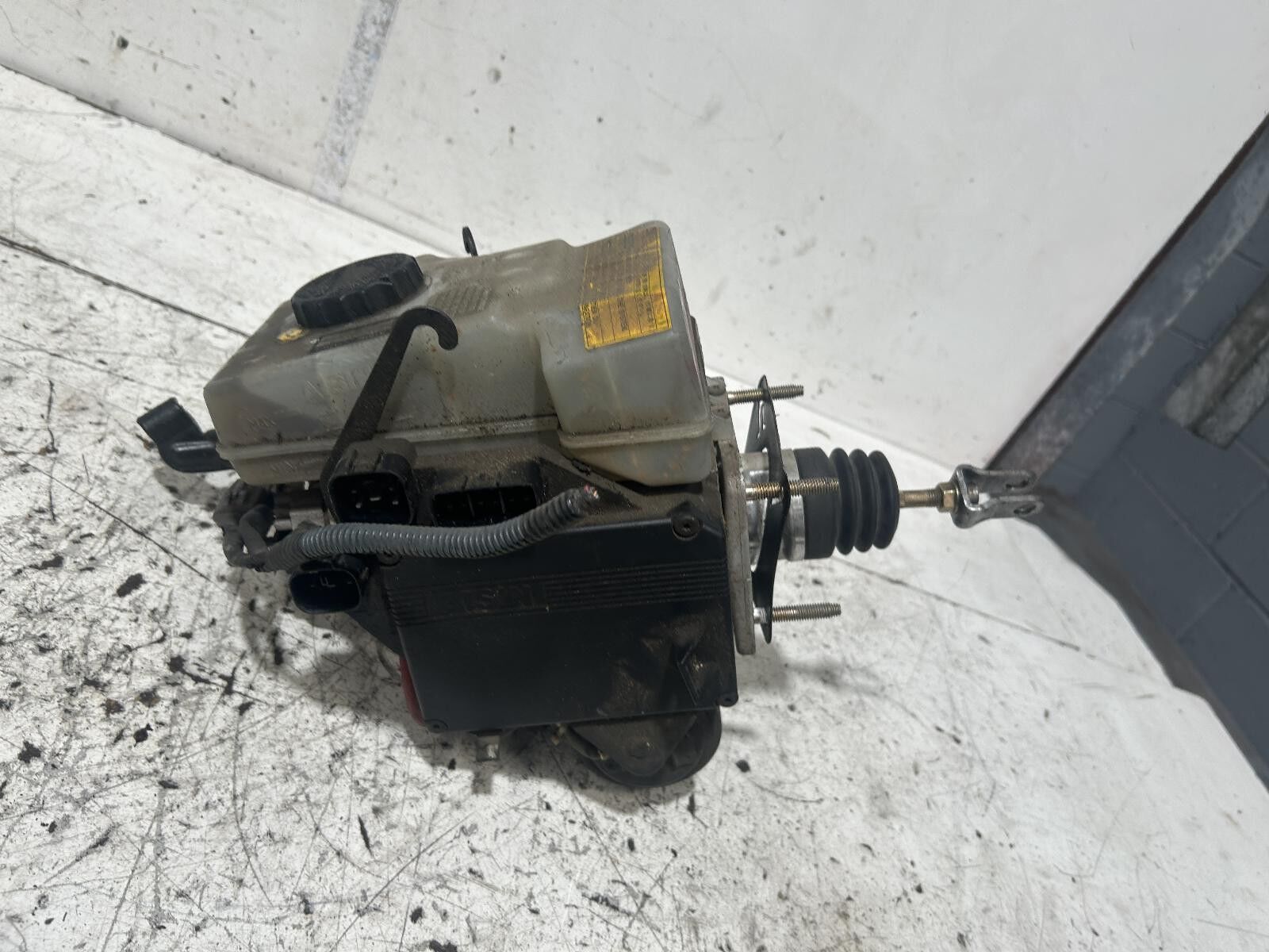 Toyota Prado Brake Master Cylinder Assembly VZJ95 08/1999-01/2002